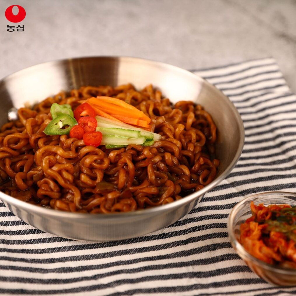 Nongshim Jajangmyeon Chapagetti Korean Instant Noodles Black Bean Sauce ...